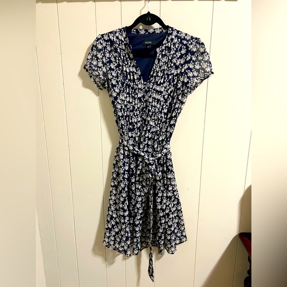 MSK | Dresses | Msk Size 4 Flowy Floral Navy White Cream Aline Dress ...